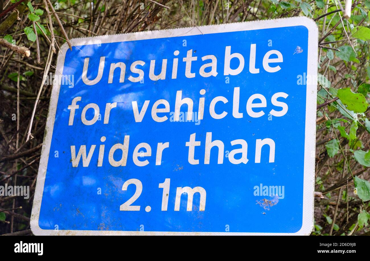 Wider road hi-res stock photography and images - Alamy