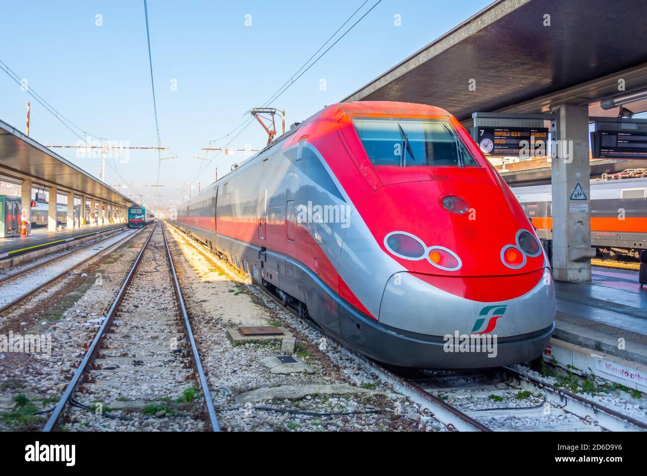 Trenitalia frecciarossa hi-res stock photography and images - Alamy