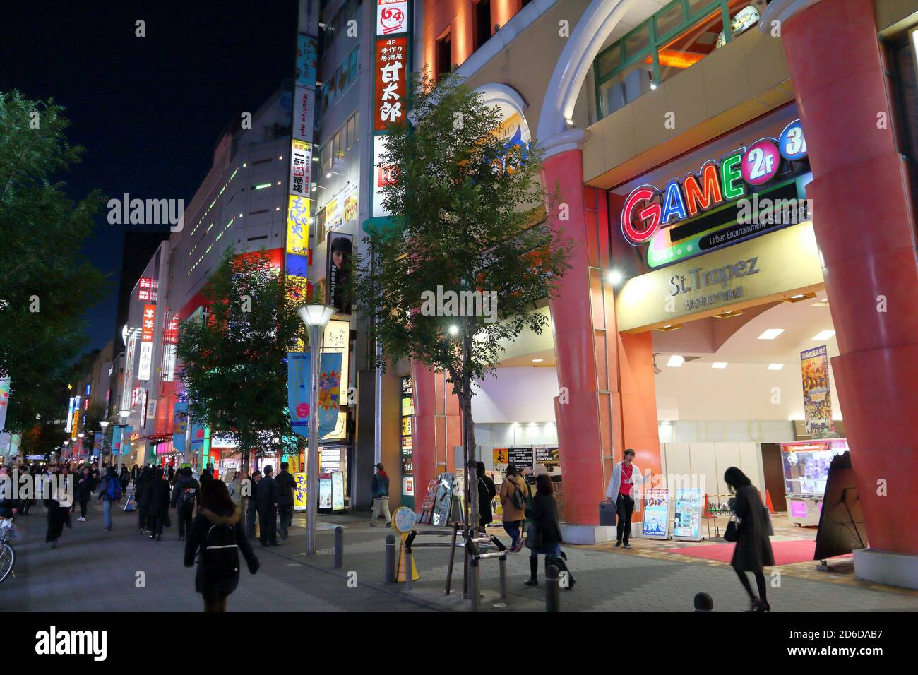 TOKYO, JAPAN - NOVEMBER 29, 2016: People shop atTokyo city Ikebukuro ...