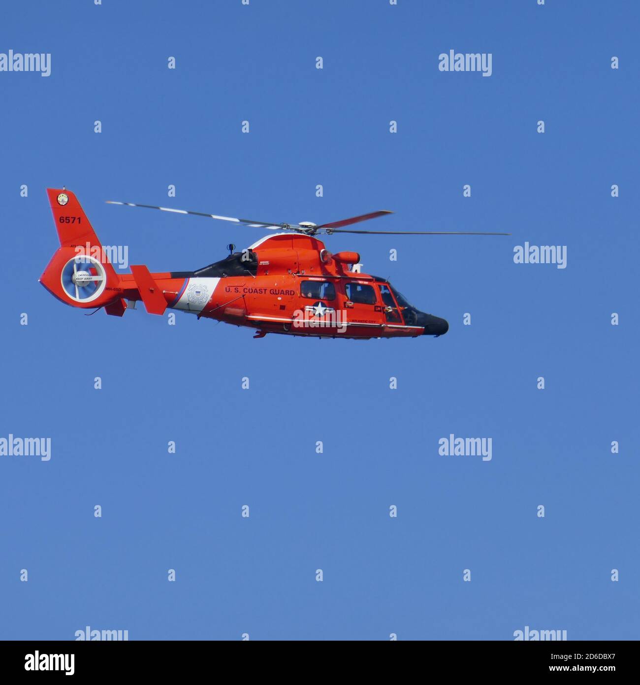 Us coast guard helicopter hi-res stock photography and images - Alamy