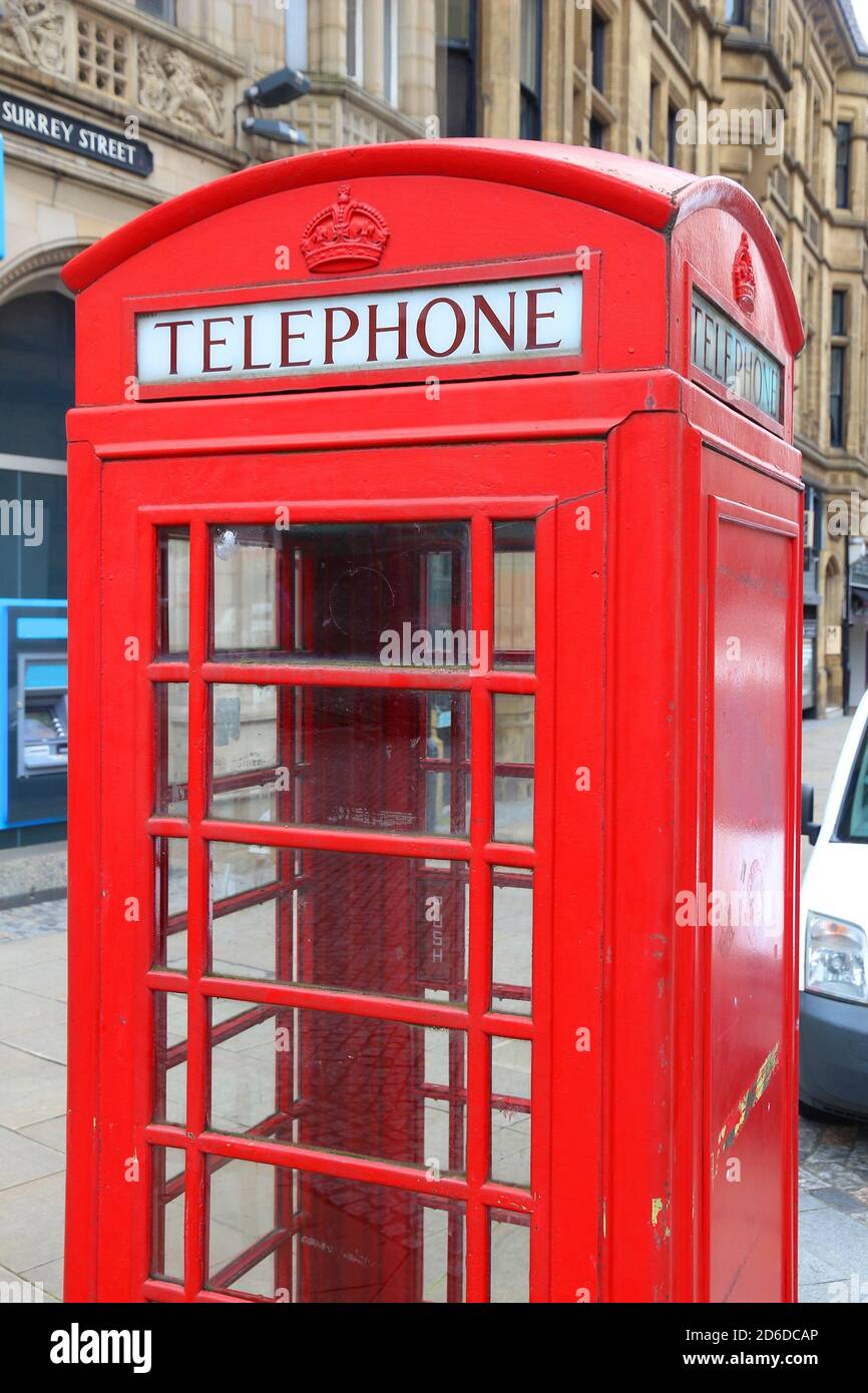 Sheffield UK - traditional English red telephone booth Stock Photo - Alamy