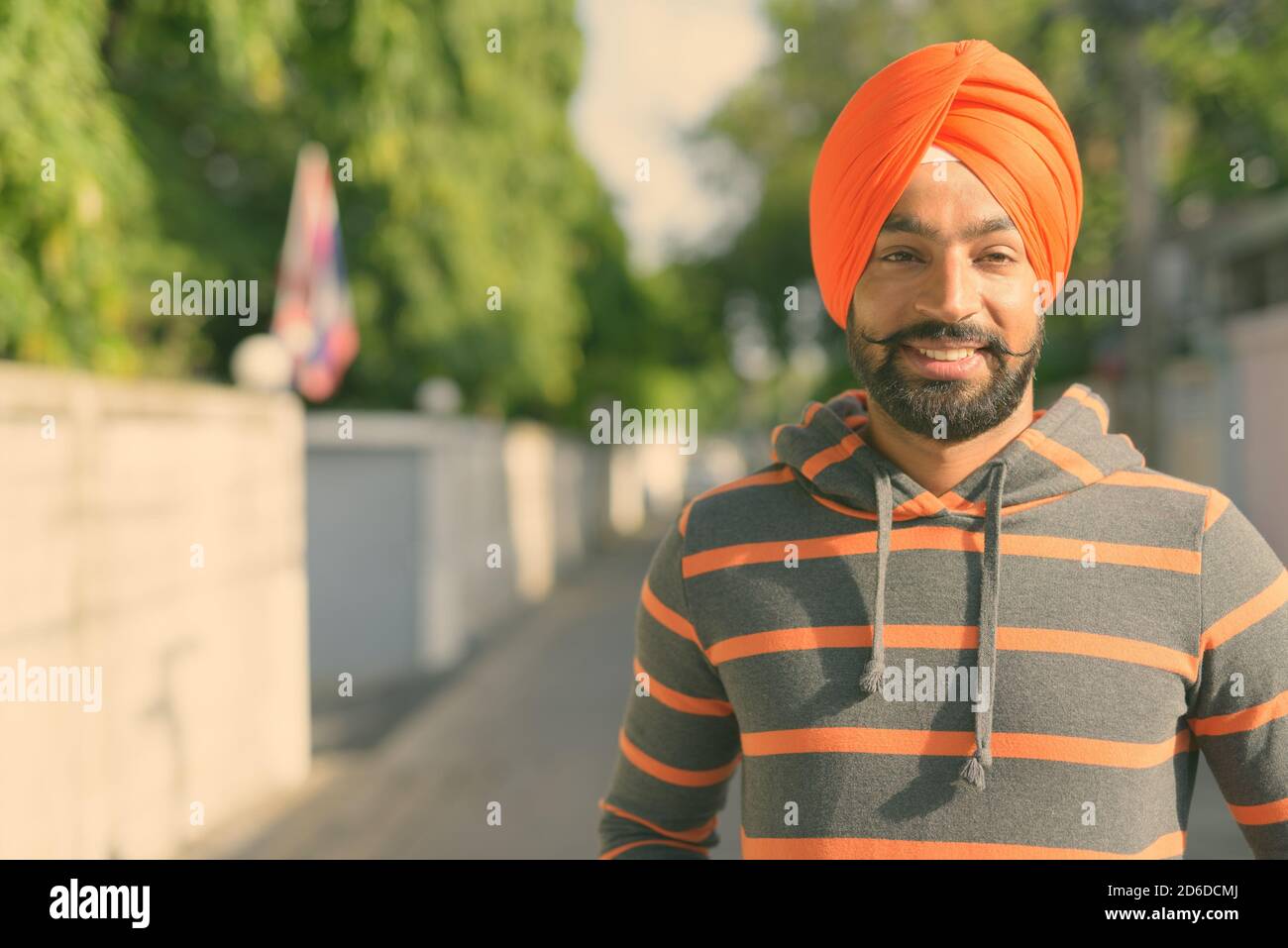 Sikh in traditional clothes hi-res stock photography and images - Alamy