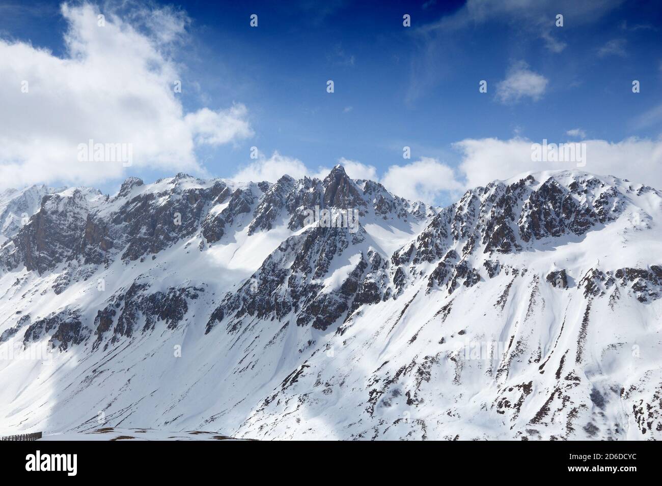 Ragged mountain ski resort hi-res stock photography and images - Alamy