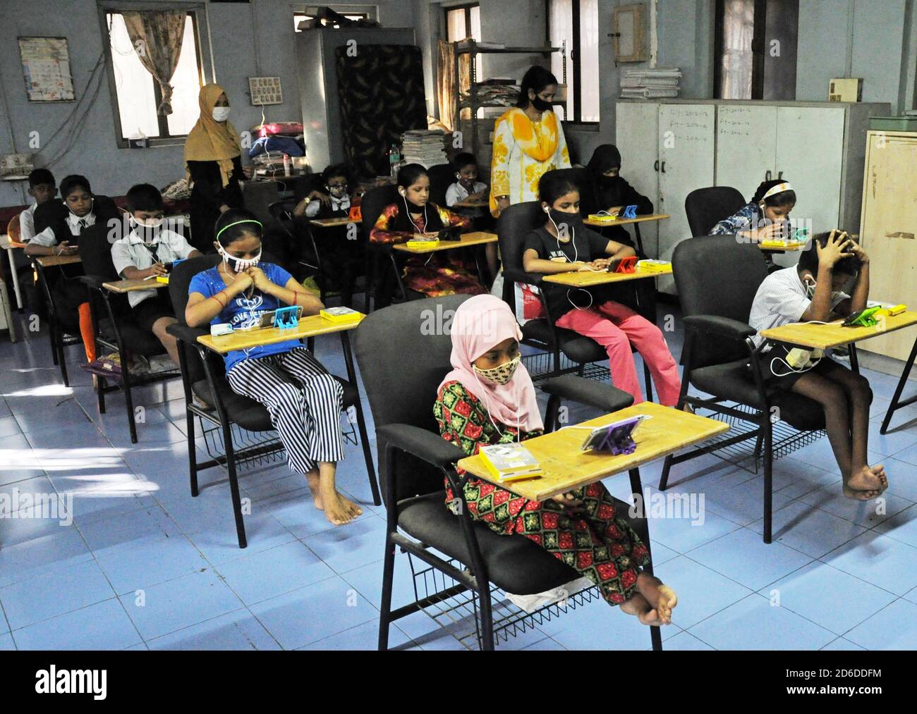 Mobile library children hi-res stock photography and images - Alamy