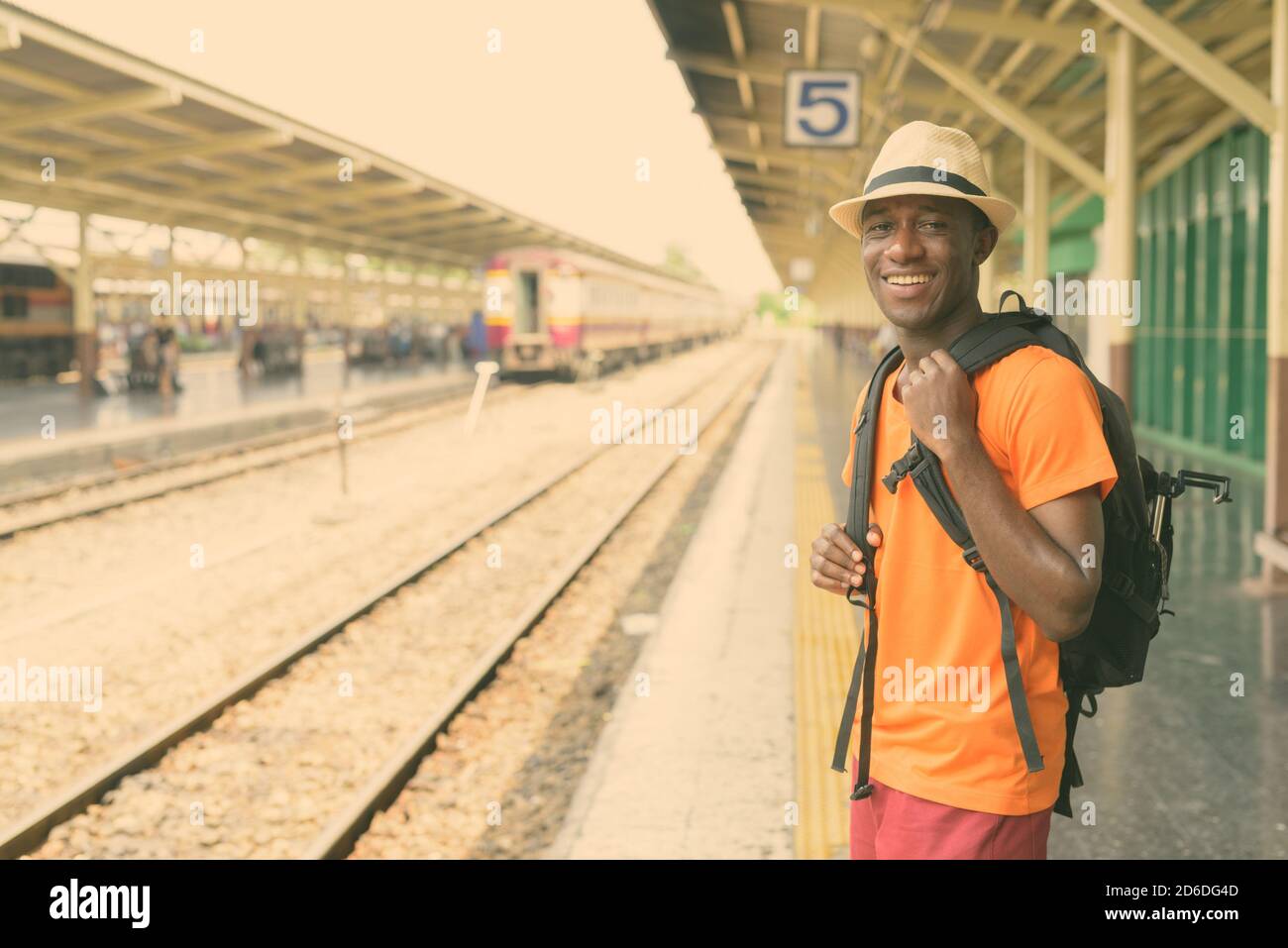 Bangkok train view hi-res stock photography and images - Alamy