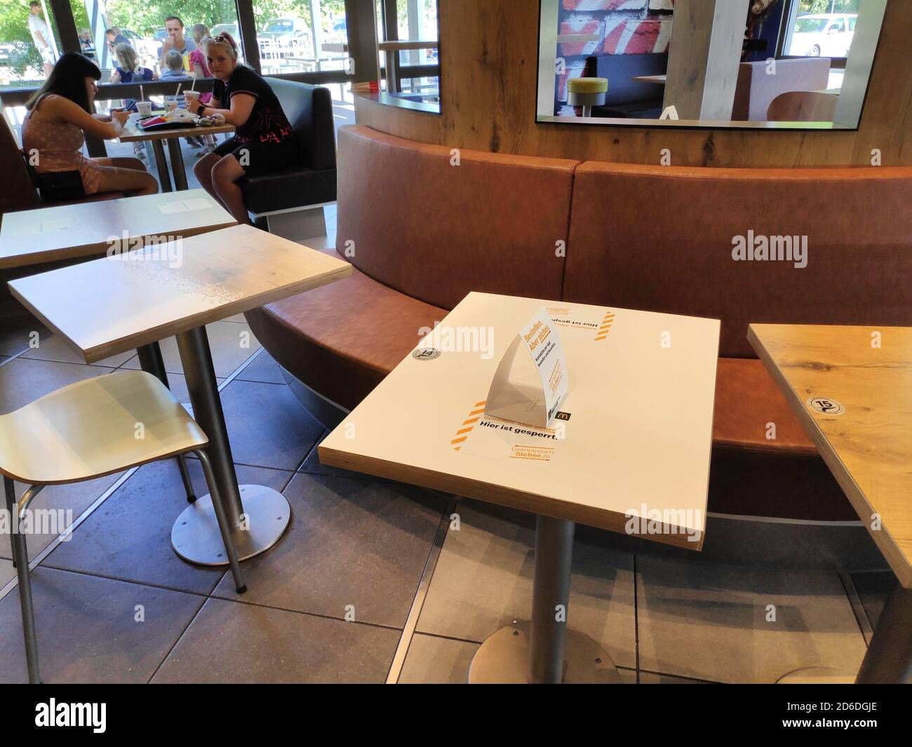 Mcdonalds tables hi-res stock photography and images - Alamy