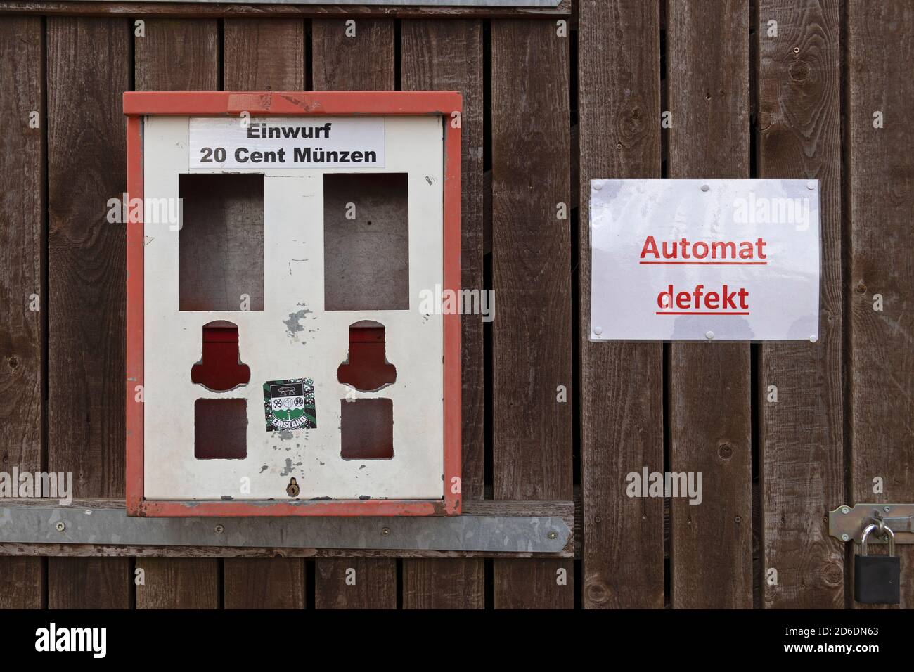 Gumball machine hi-res stock photography and images - Alamy