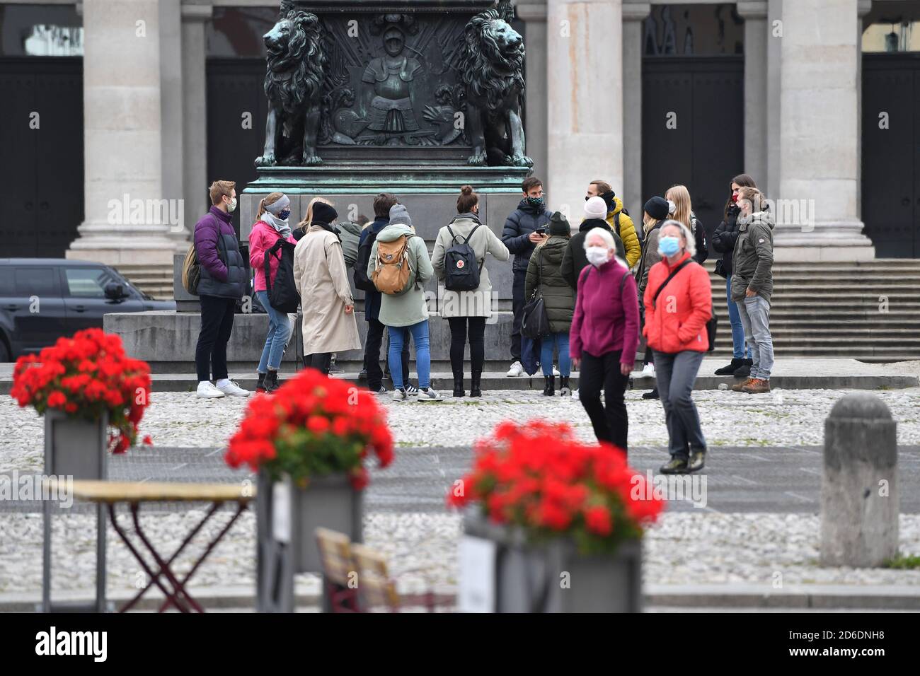 Mask compulsory in the pedestrian zones and public places in Munich on ...