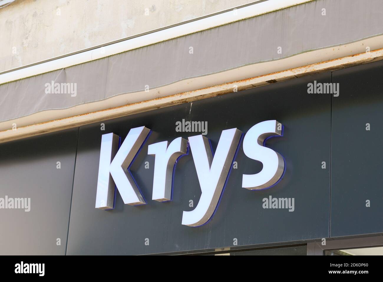 Bordeaux , Aquitaine / France - 10 10 2020 : krys logo and text sign ...