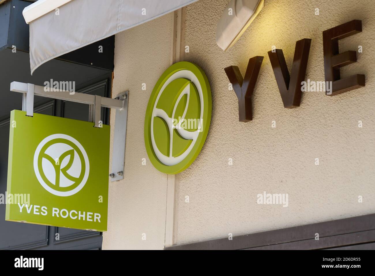 Yves rocher logo hi-res stock photography and images - Alamy