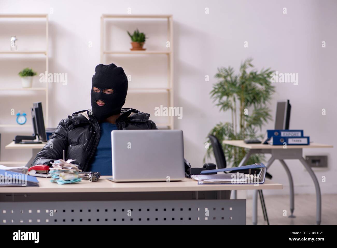 Hacking gang hi-res stock photography and images - Alamy