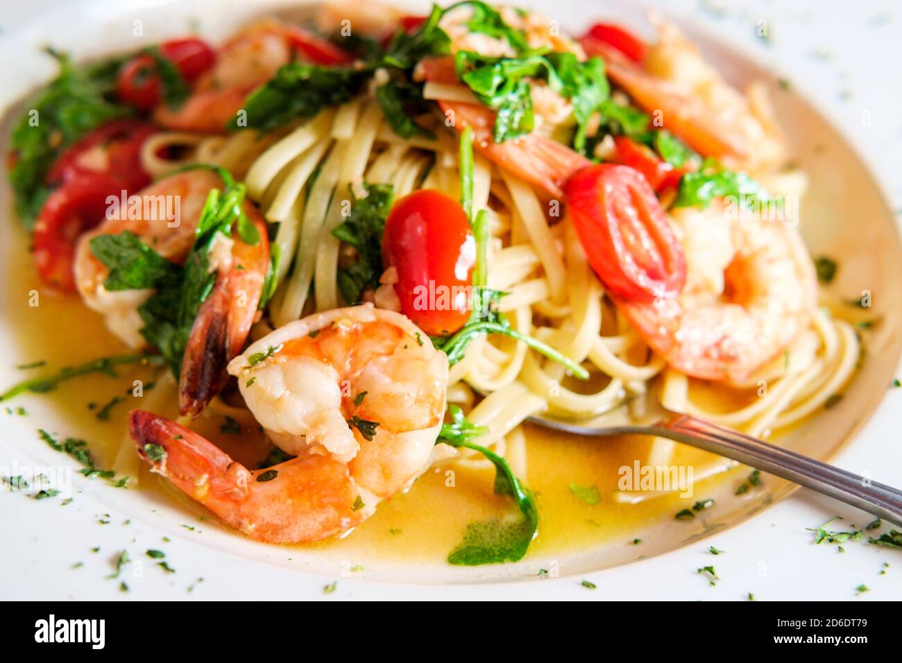 Italian shrimp with linguine Gamberoni Aglio e Olio Stock Photo - Alamy