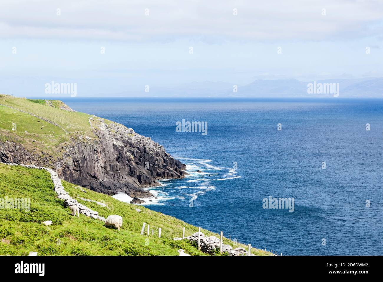 Coast dingle peninsula hi-res stock photography and images - Alamy