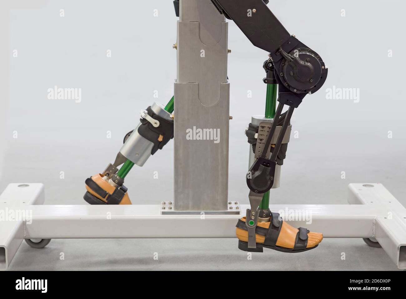 Walking robot hi-res stock photography and images - Alamy