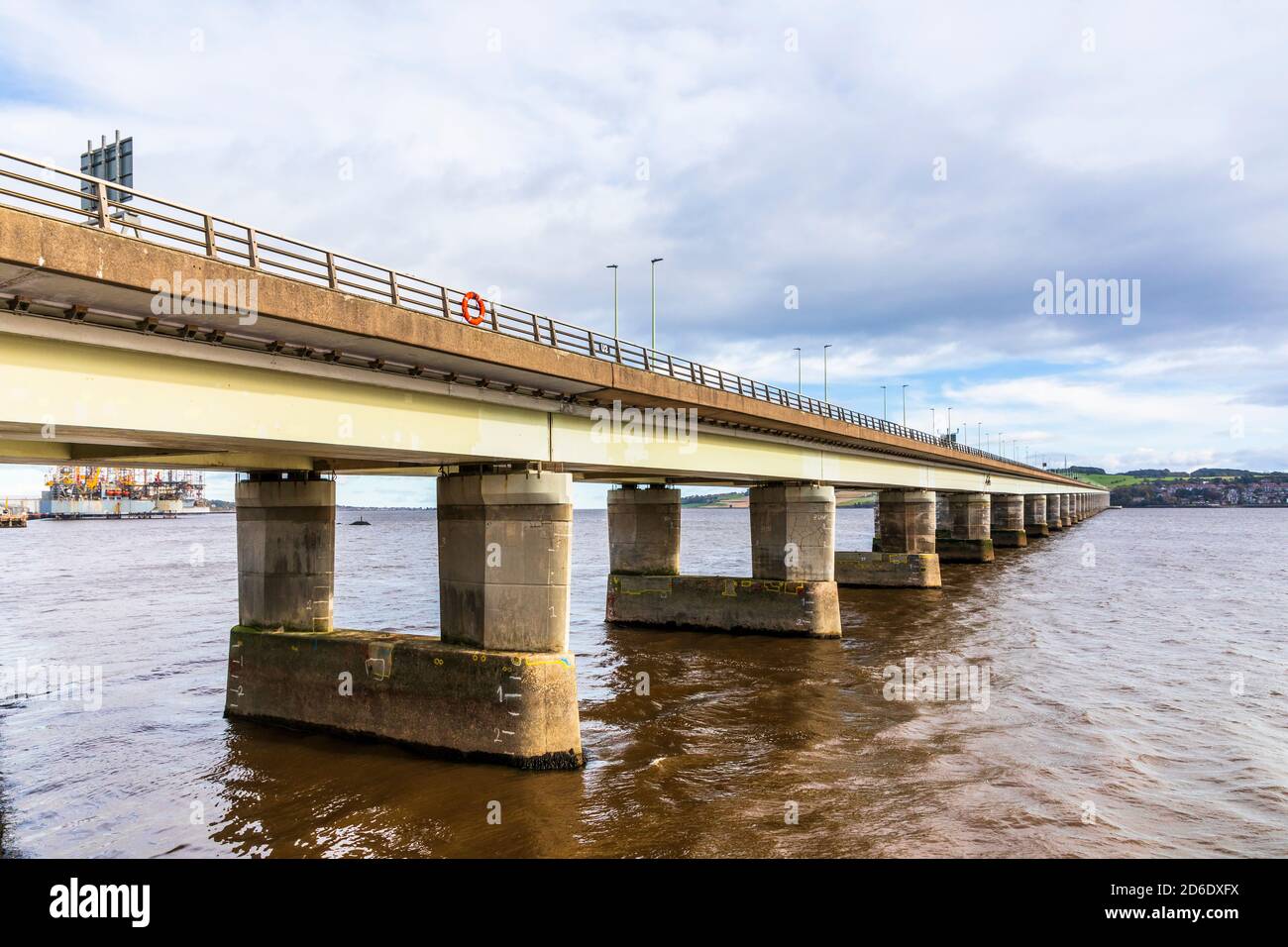 River tay road bridge hi-res stock photography and images - Alamy