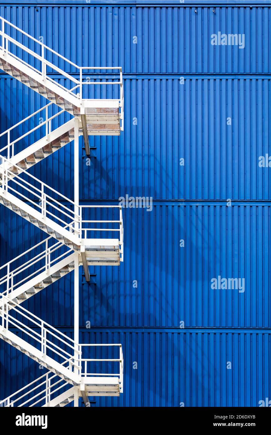 Blue white facade hi-res stock photography and images - Alamy