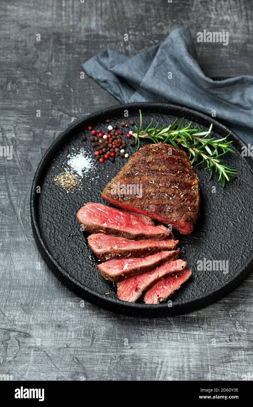 Sliced medium rare barbecue hi-res stock photography and images - Alamy