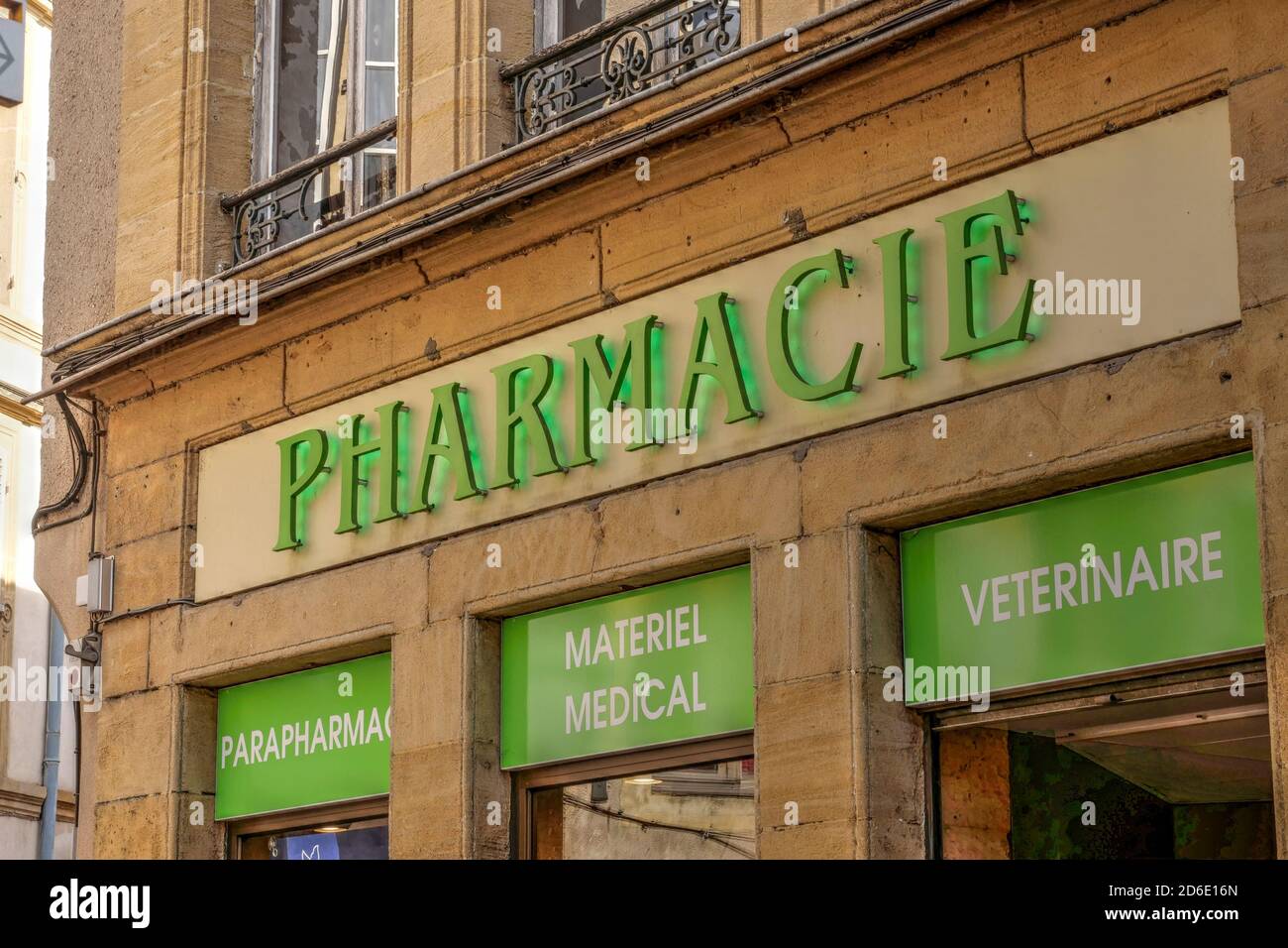 France pharmacy exterior hi-res stock photography and images - Alamy