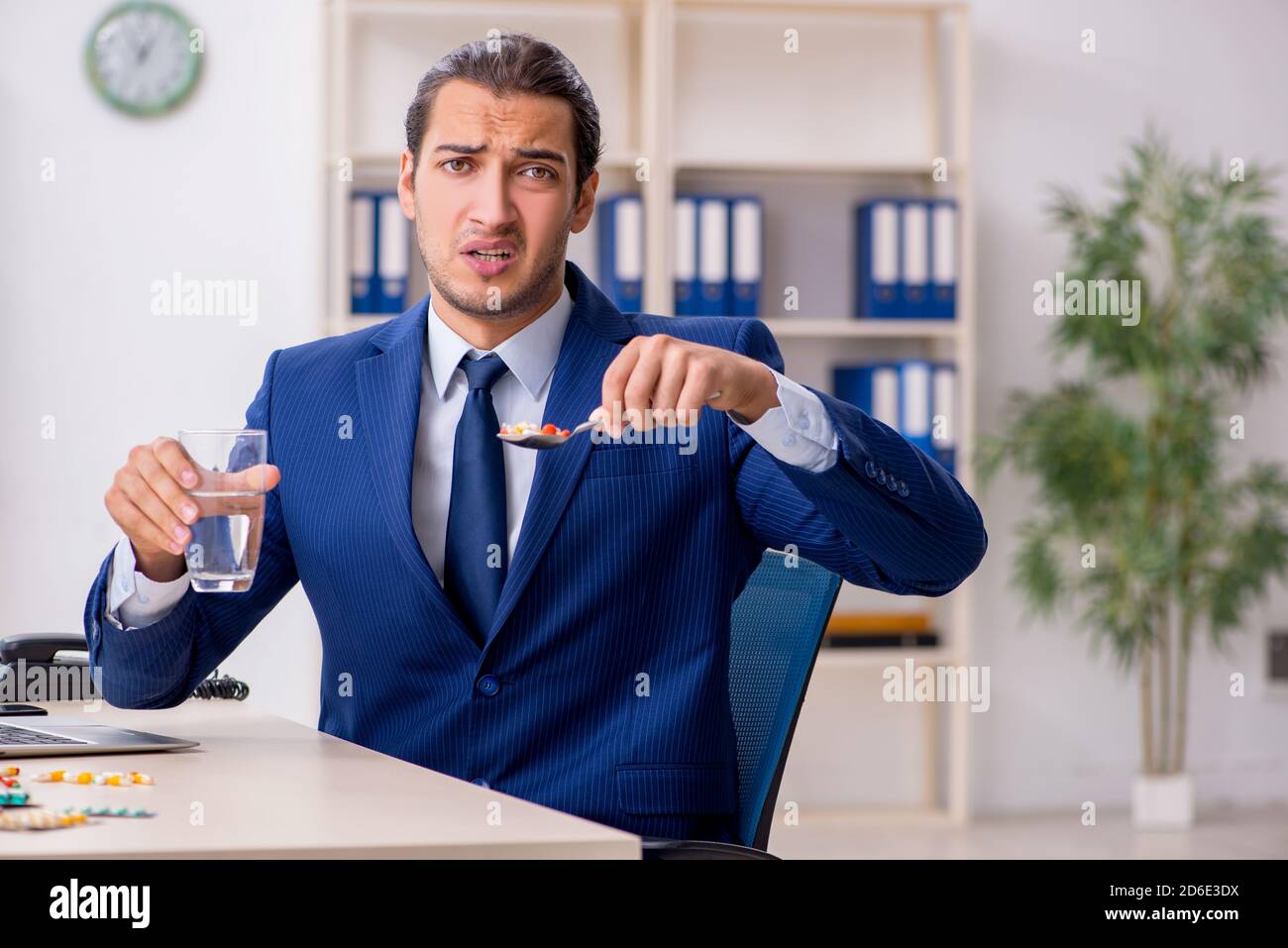 Man eating pills medicines hi-res stock photography and images - Alamy