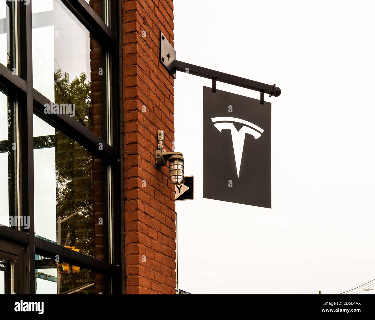 Tesla signage hi-res stock photography and images - Alamy