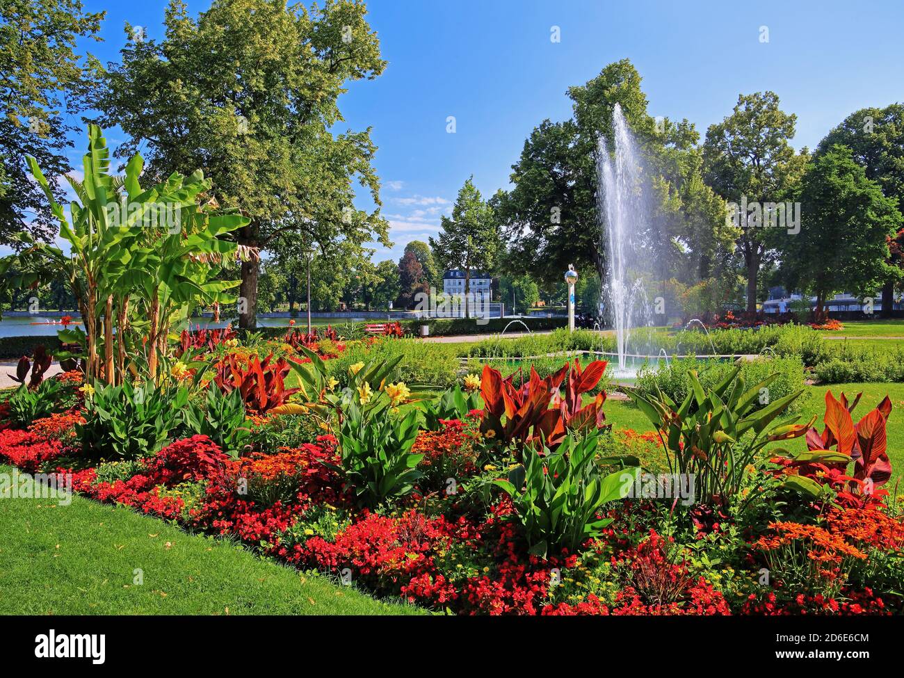 Flower borders and water fountain in the Stadtgarten am See, Lindau ...