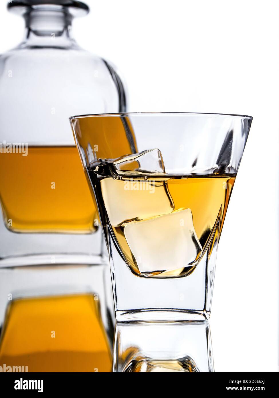 Whisky on the rocks with decanter and ice cubes Stock Photo - Alamy
