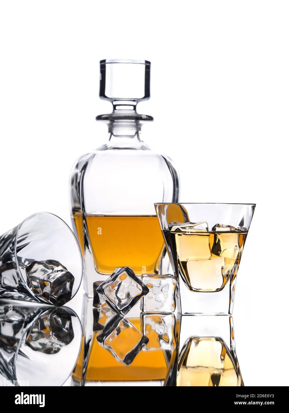 Whisky on the rocks with decanter and ice cubes Stock Photo - Alamy