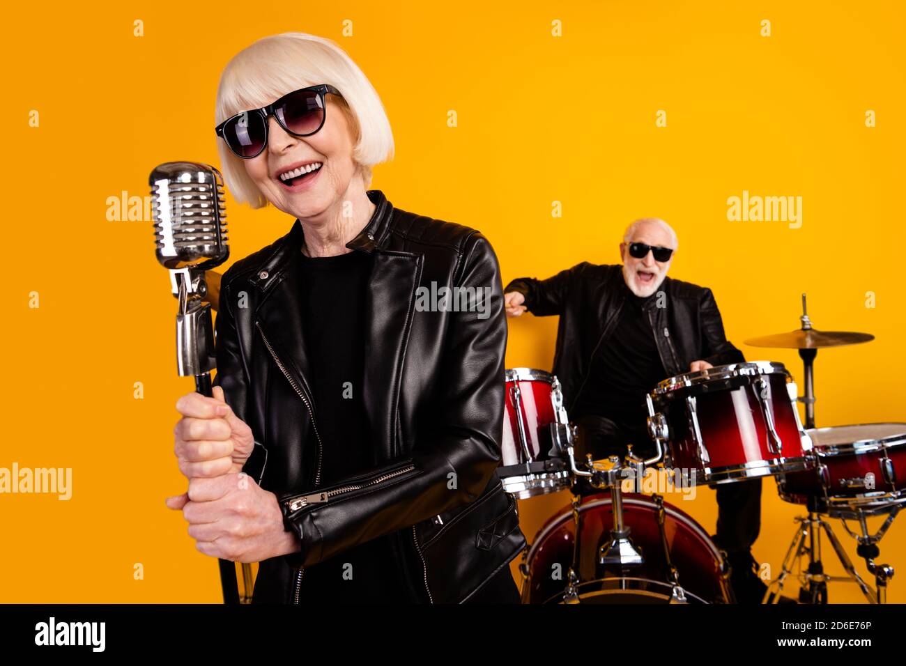 Aged metal singer hi-res stock photography and images - Alamy