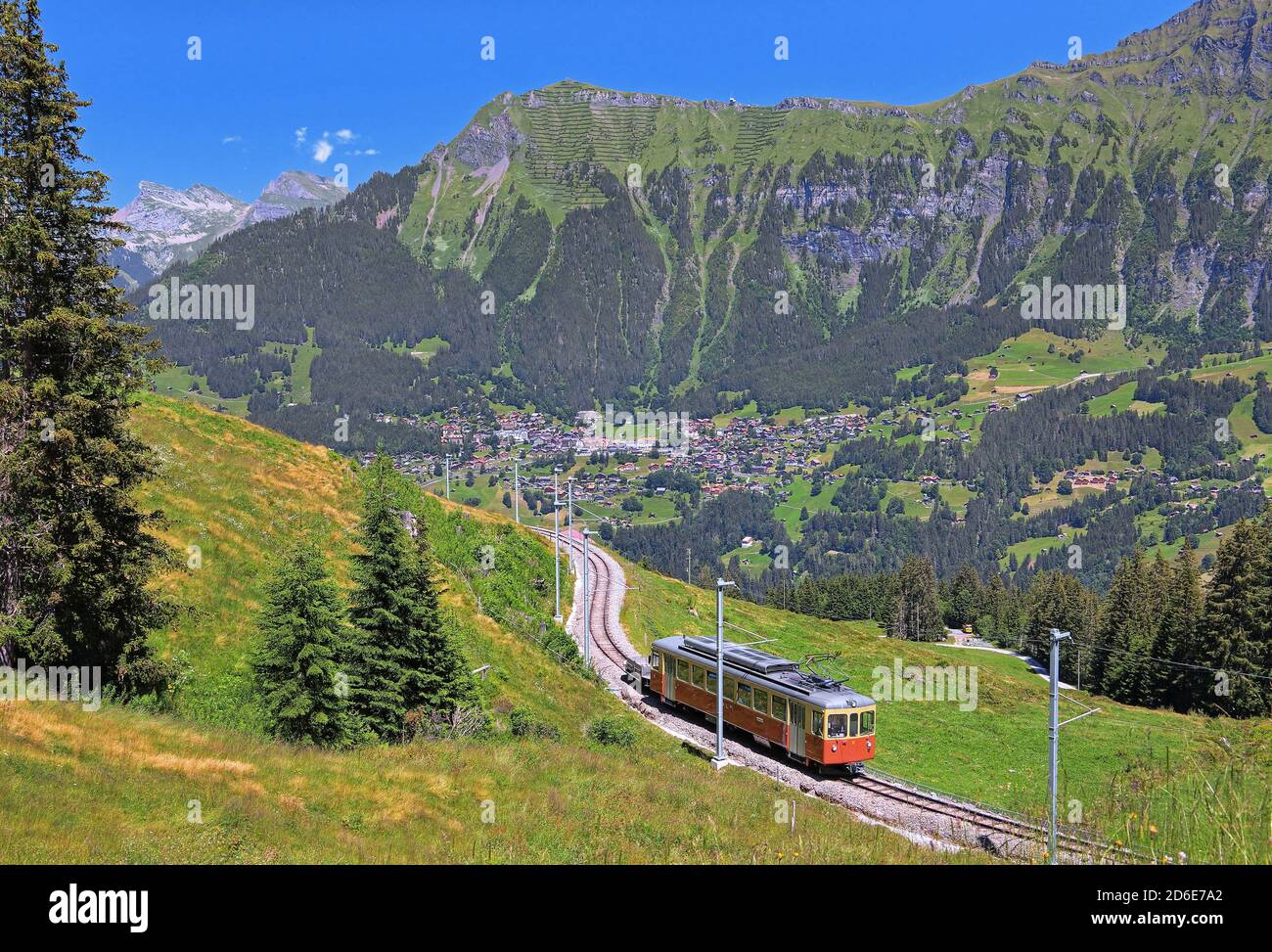 Mürrenbahn with Wengen and Männlichen above the Lauterbrunnen valley ...