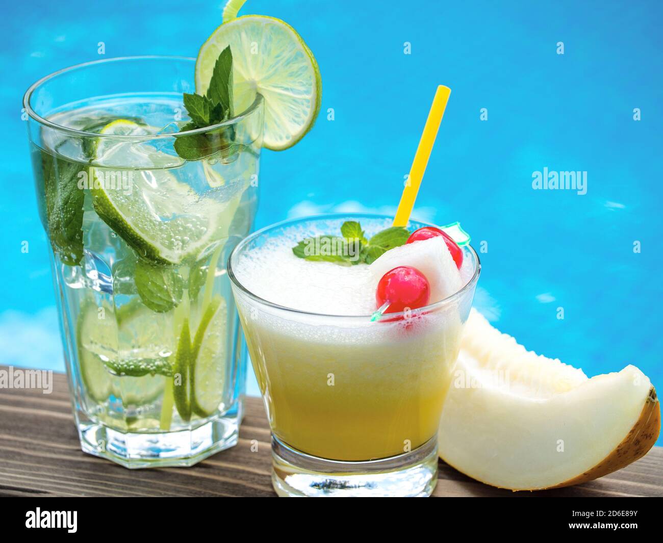 Cocktails by the pool hi-res stock photography and images - Alamy