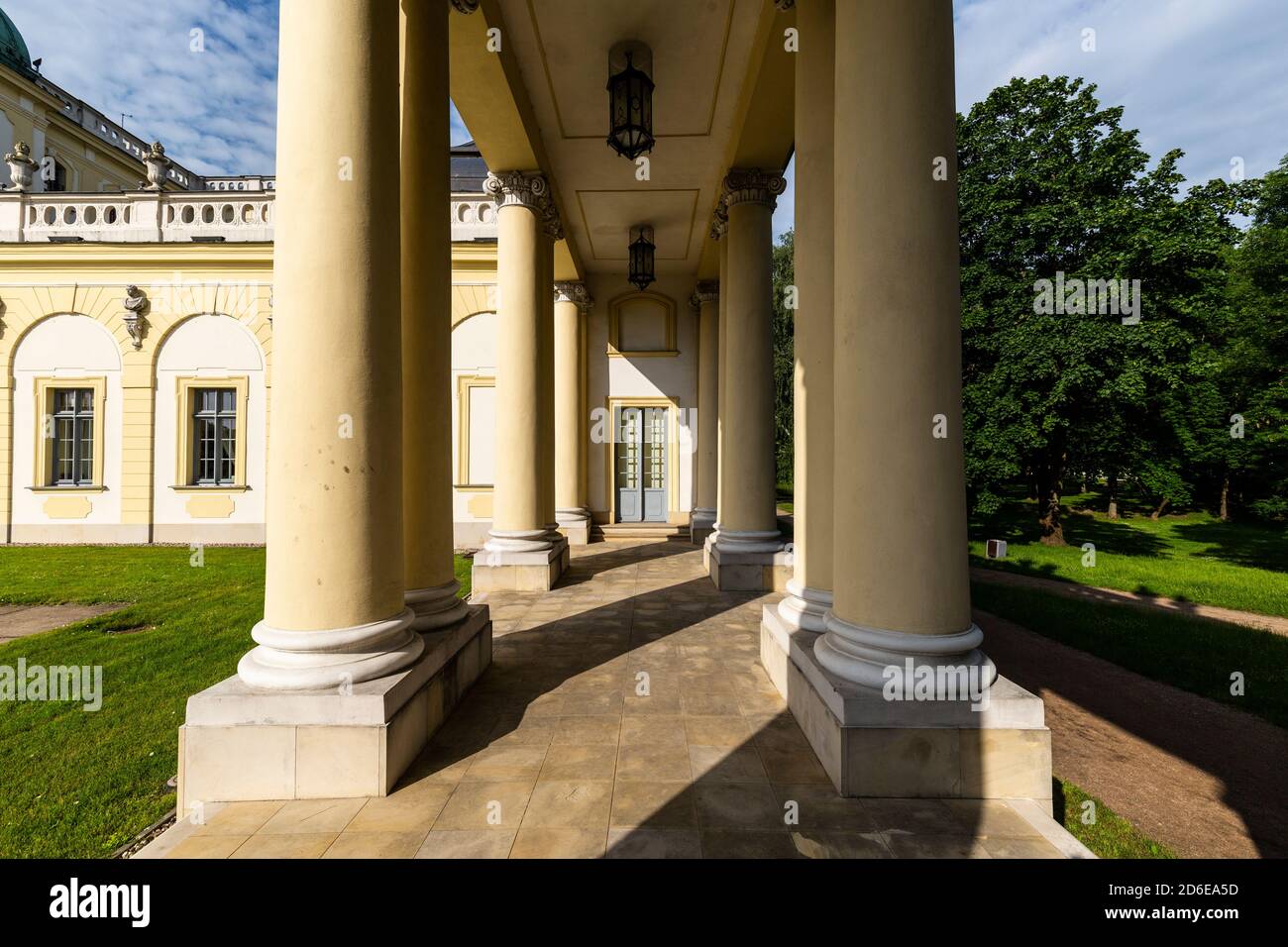 Palace arcade hi-res stock photography and images - Alamy