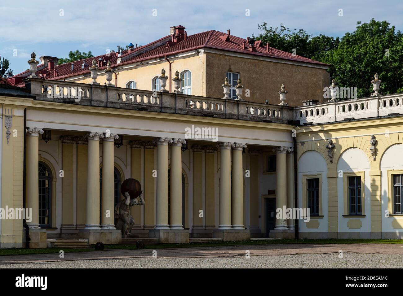 Palace arcade hi-res stock photography and images - Alamy
