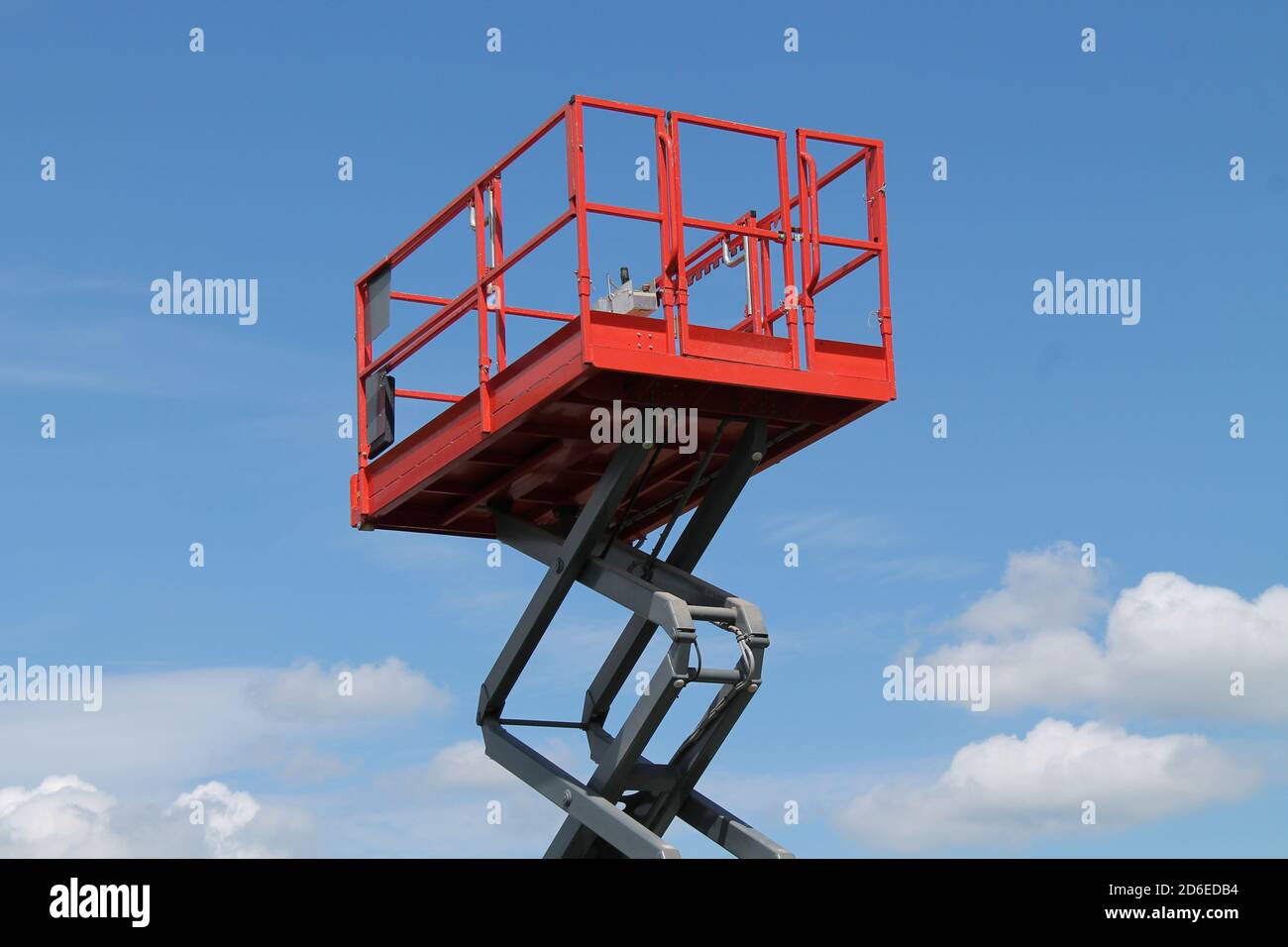 The Platform Cage at the Top of a Hydraulic Lift Stock Photo - Alamy