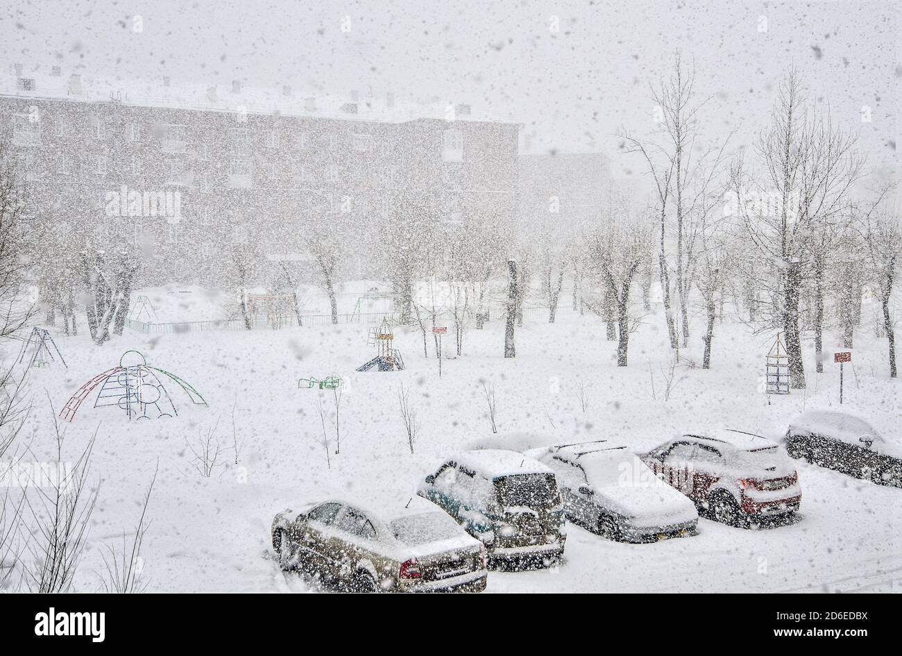 Snowstorm city hi-res stock photography and images - Alamy
