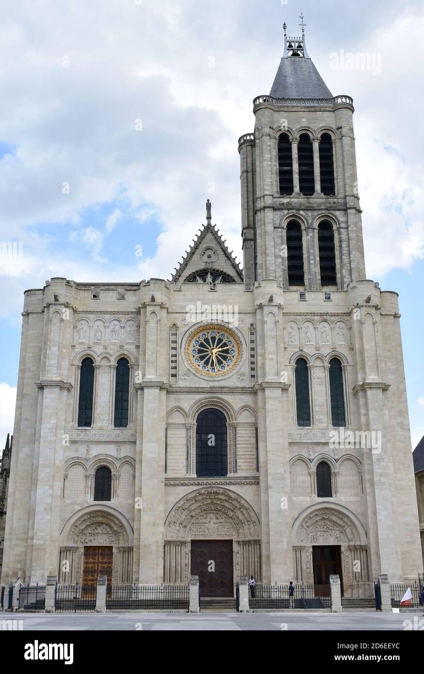 Basilica of saint denis facade hi-res stock photography and images - Alamy