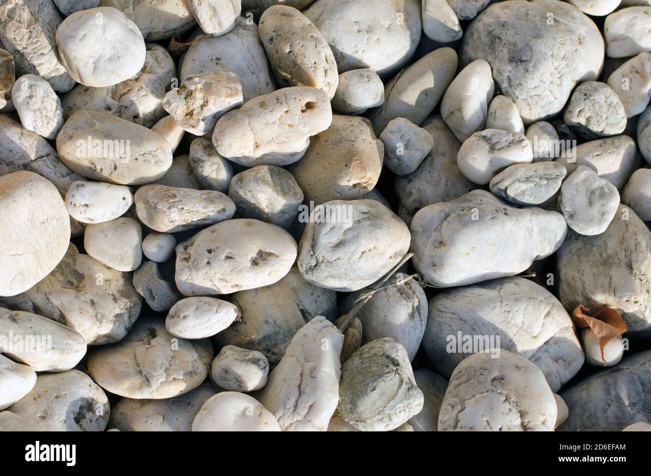 Pebble stone river background texture Stock Photo - Alamy