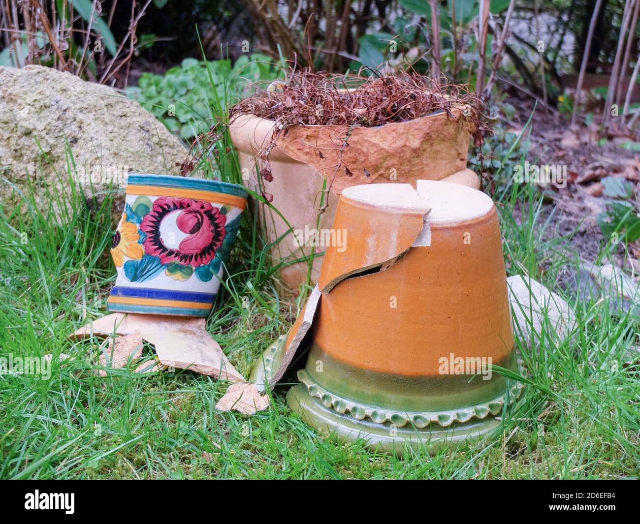 Frost damage to terracotta pots after winter Stock Photo - Alamy