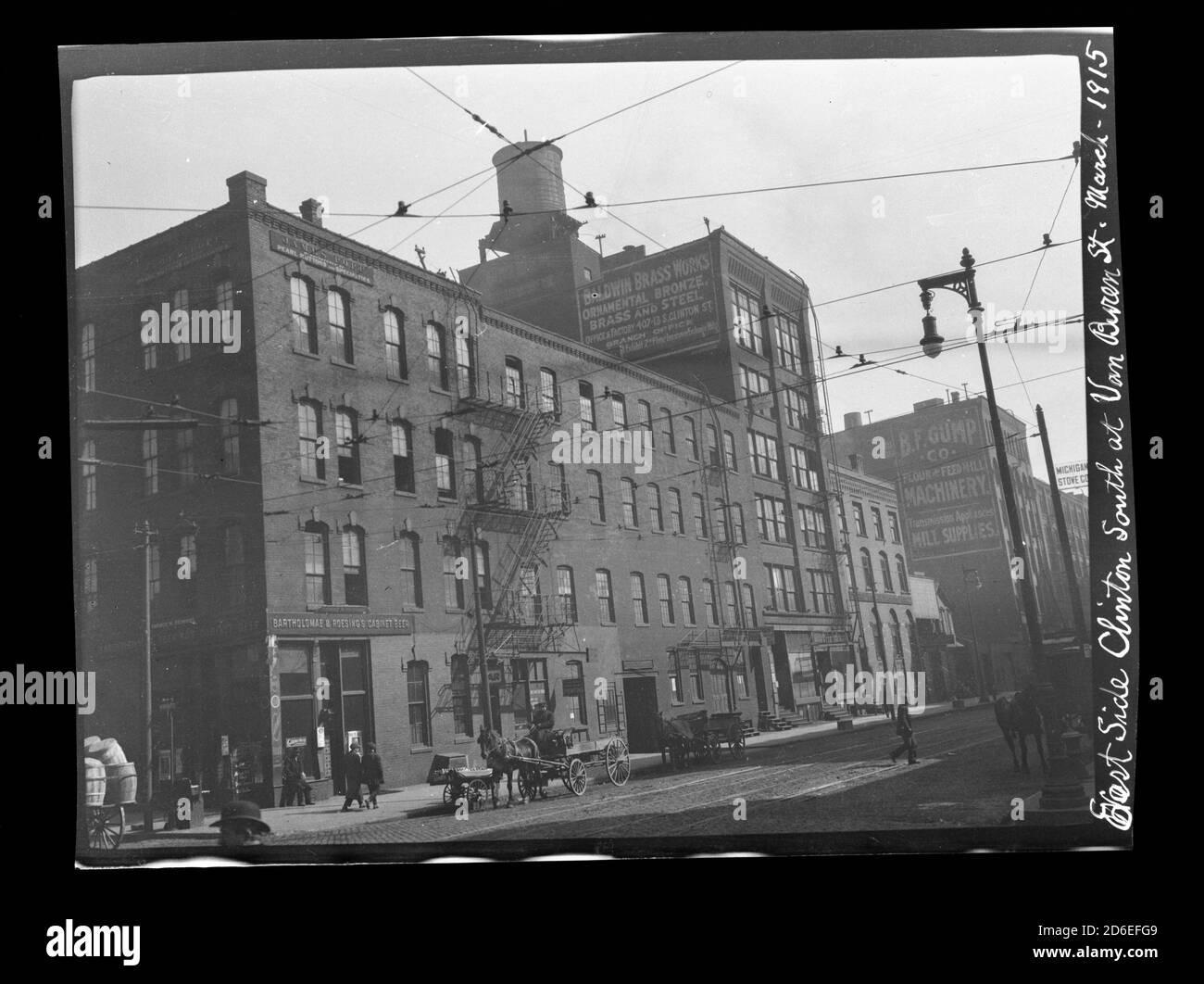 Fire escape apartment building chicago hi-res stock photography and ...