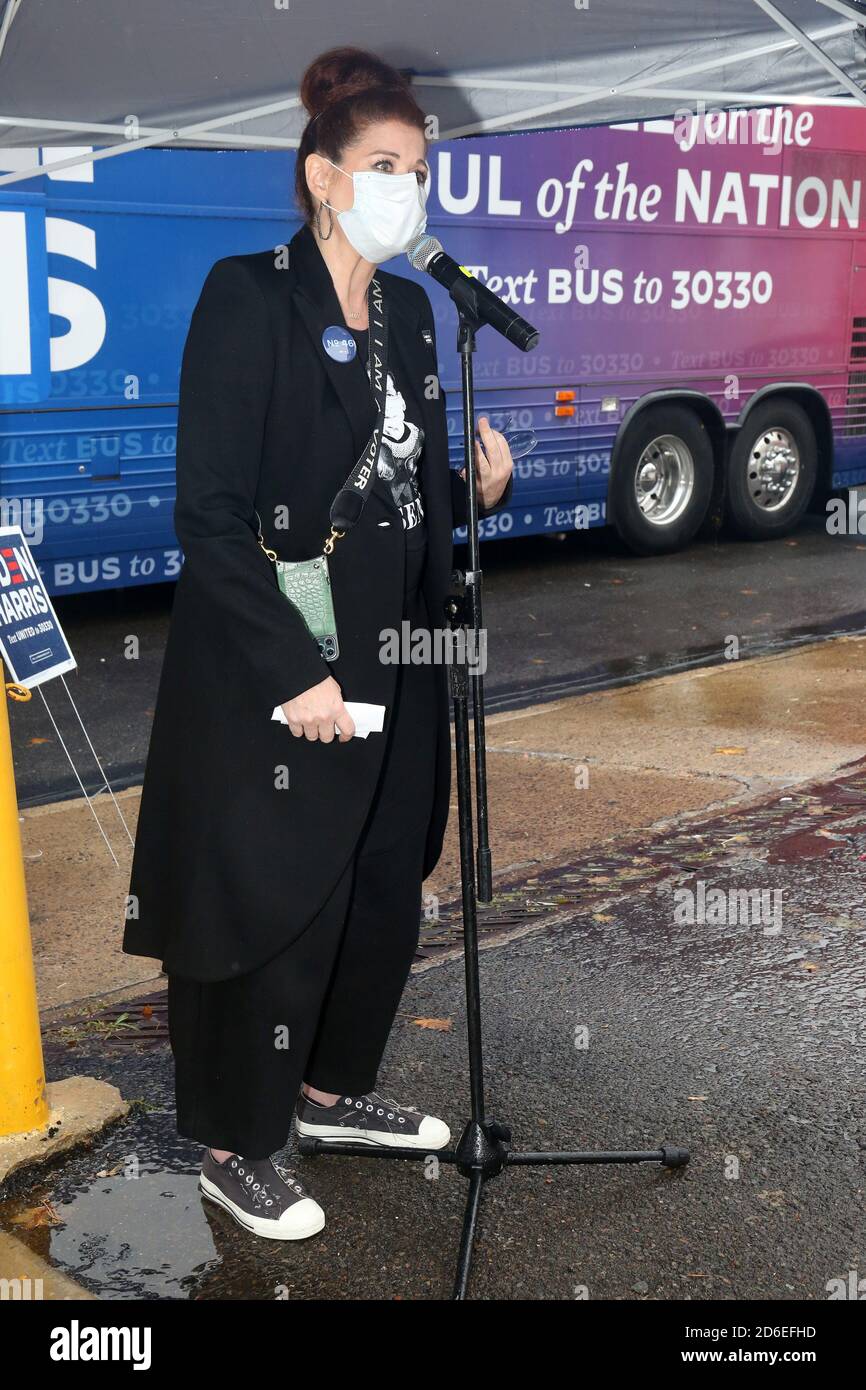 Jenkintown, PA - OCTOBER 16 : Award-winning actress Debra Messing ...
