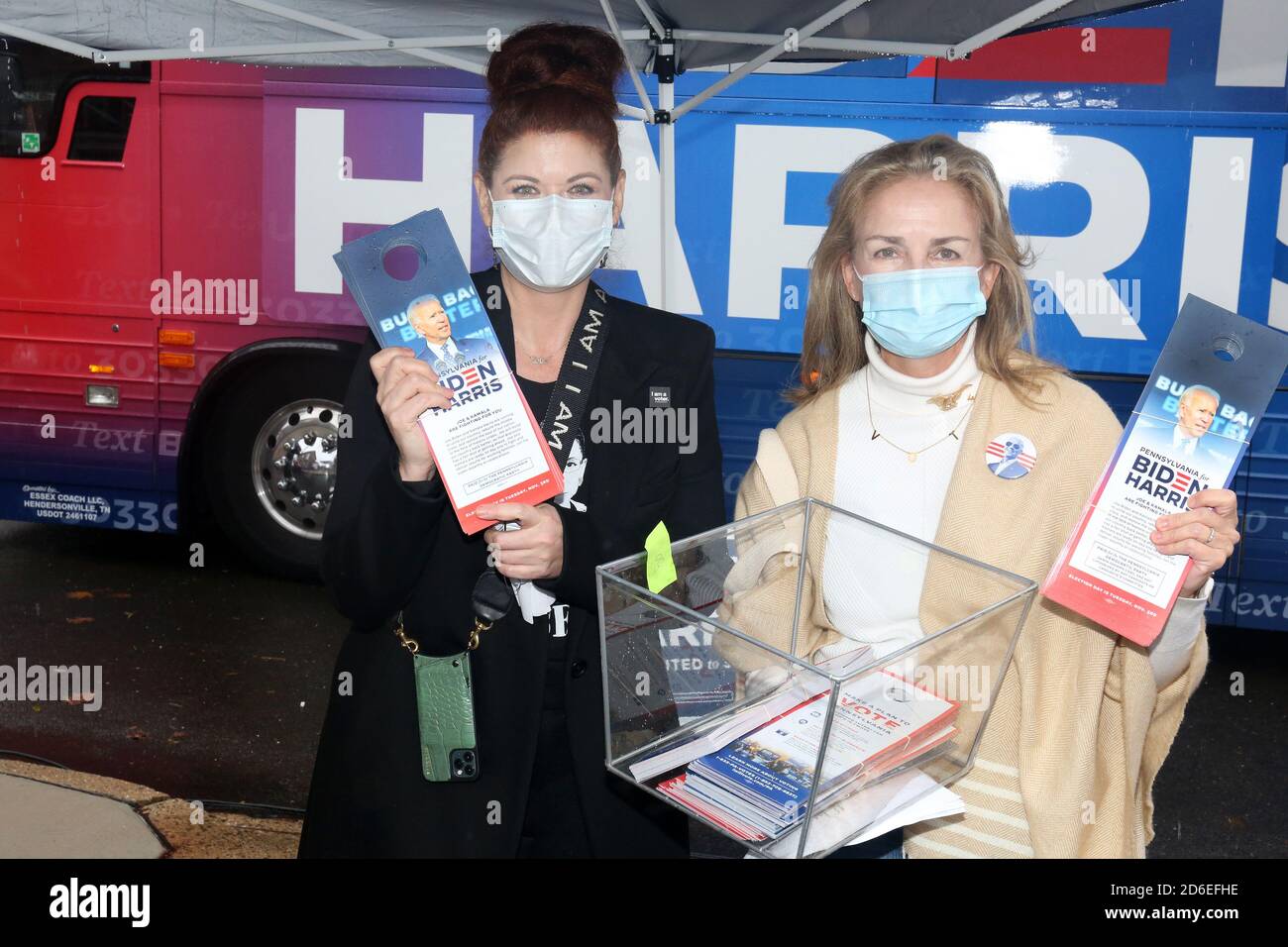 Debra messing 2020 hi-res stock photography and images - Alamy