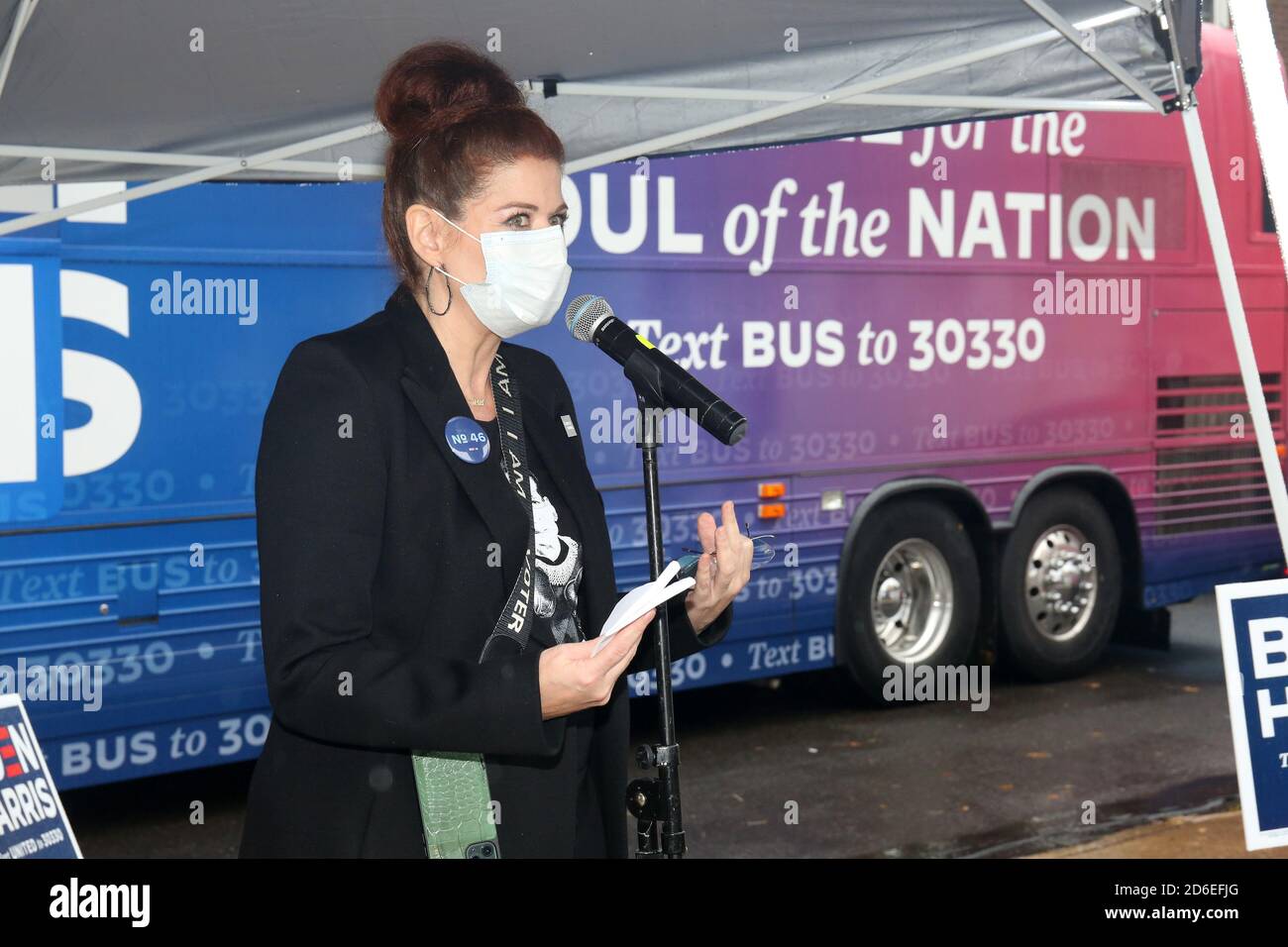 Debra messing 2020 hi-res stock photography and images - Alamy