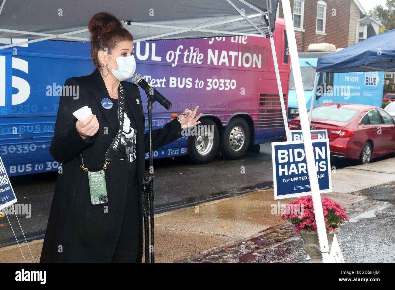 Debra messing 2020 hi-res stock photography and images - Alamy