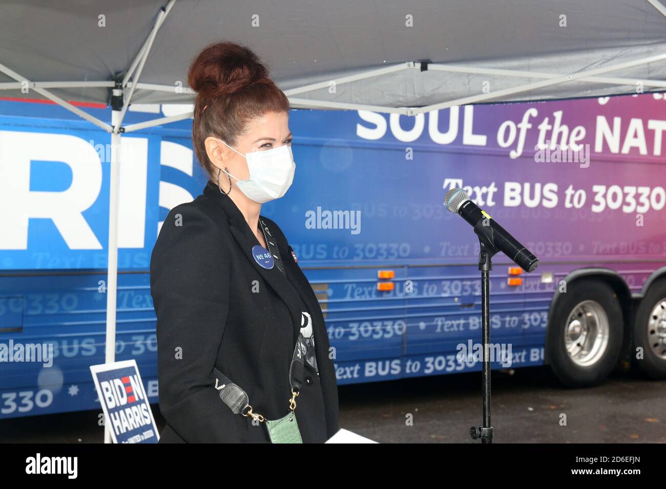 Debra messing 2020 hi-res stock photography and images - Alamy