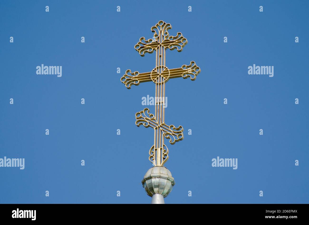 Cross on the dome of an Orthodox church Stock Photo - Alamy