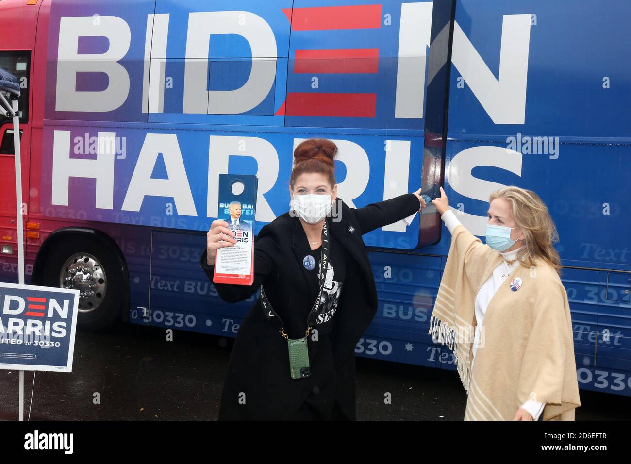 Debra messing 2020 hi-res stock photography and images - Alamy