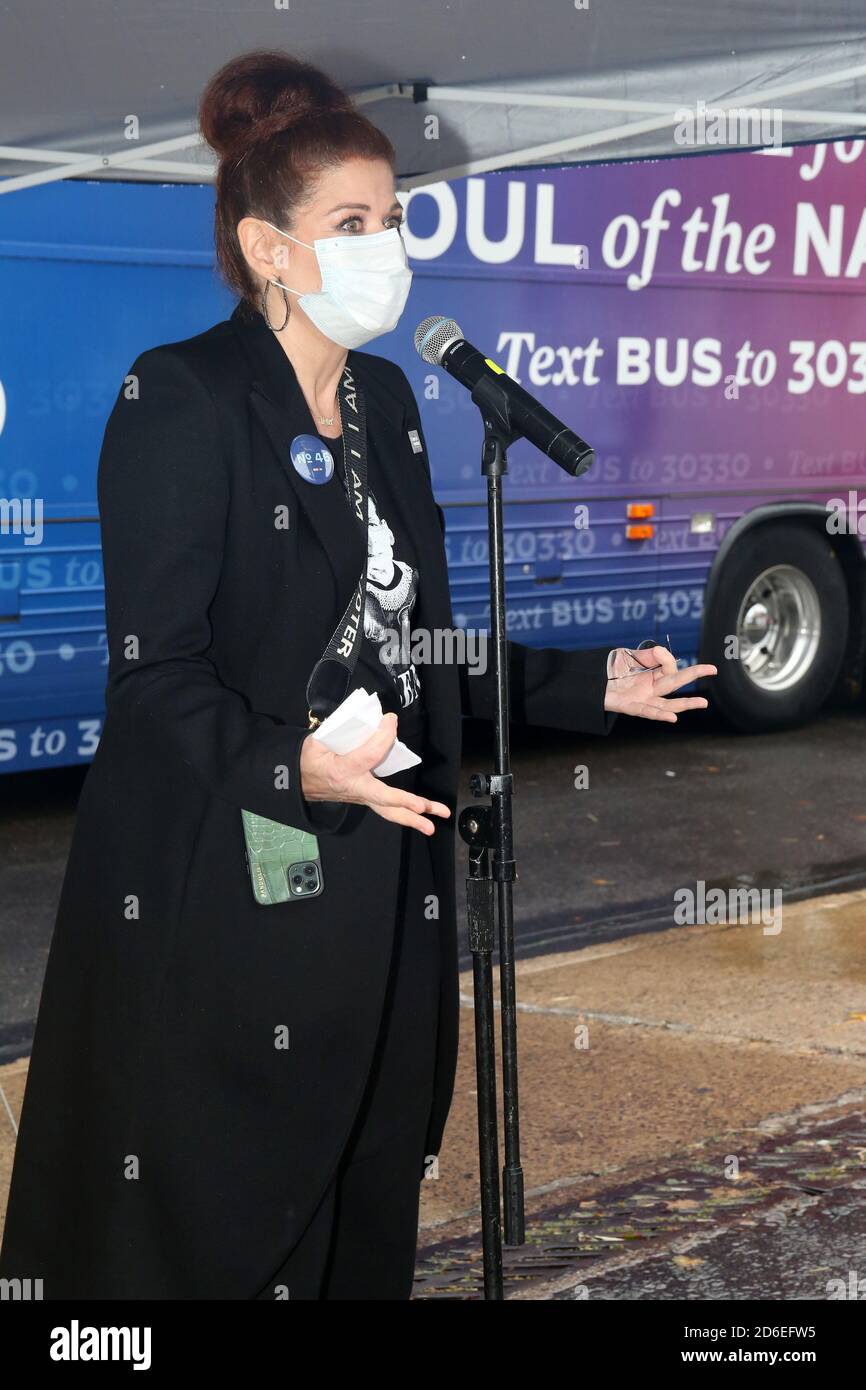 Debra messing 2020 hi-res stock photography and images - Alamy