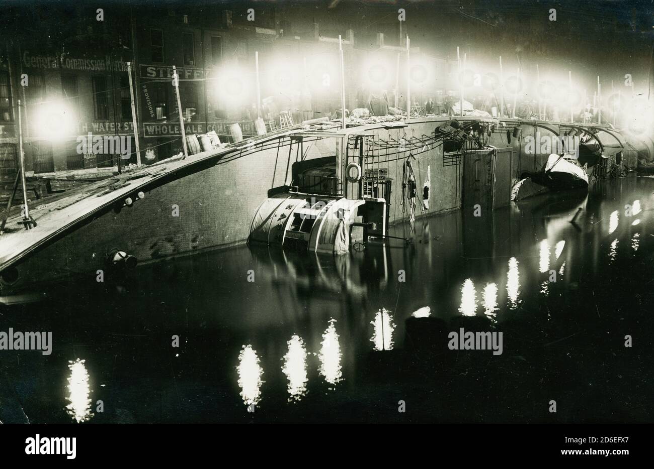 Ship workers 1910 hi-res stock photography and images - Alamy