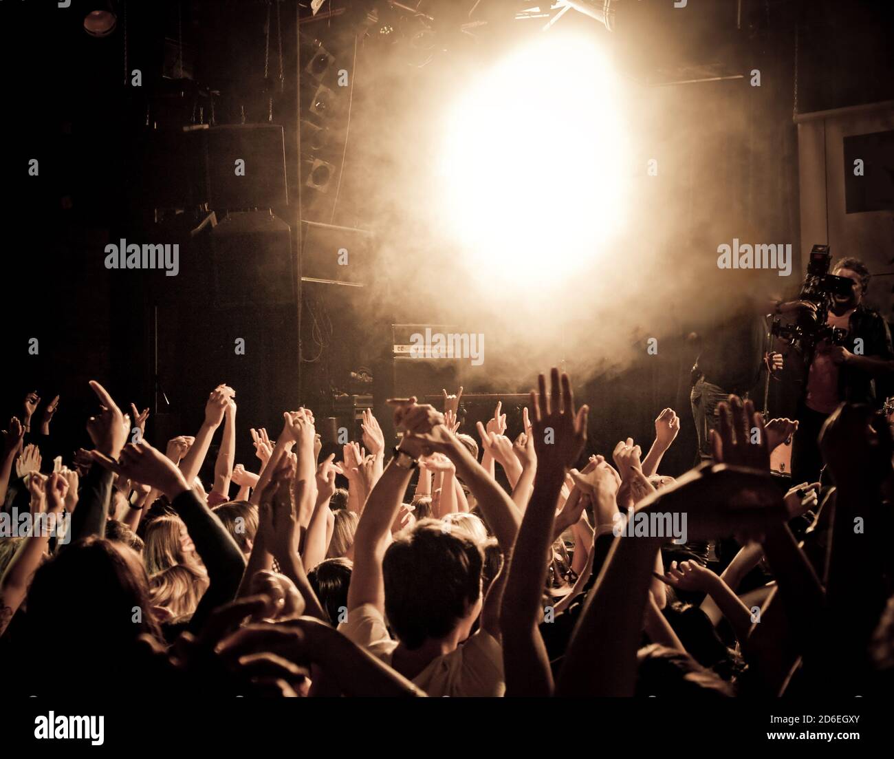 Crowd adulation hi-res stock photography and images - Alamy