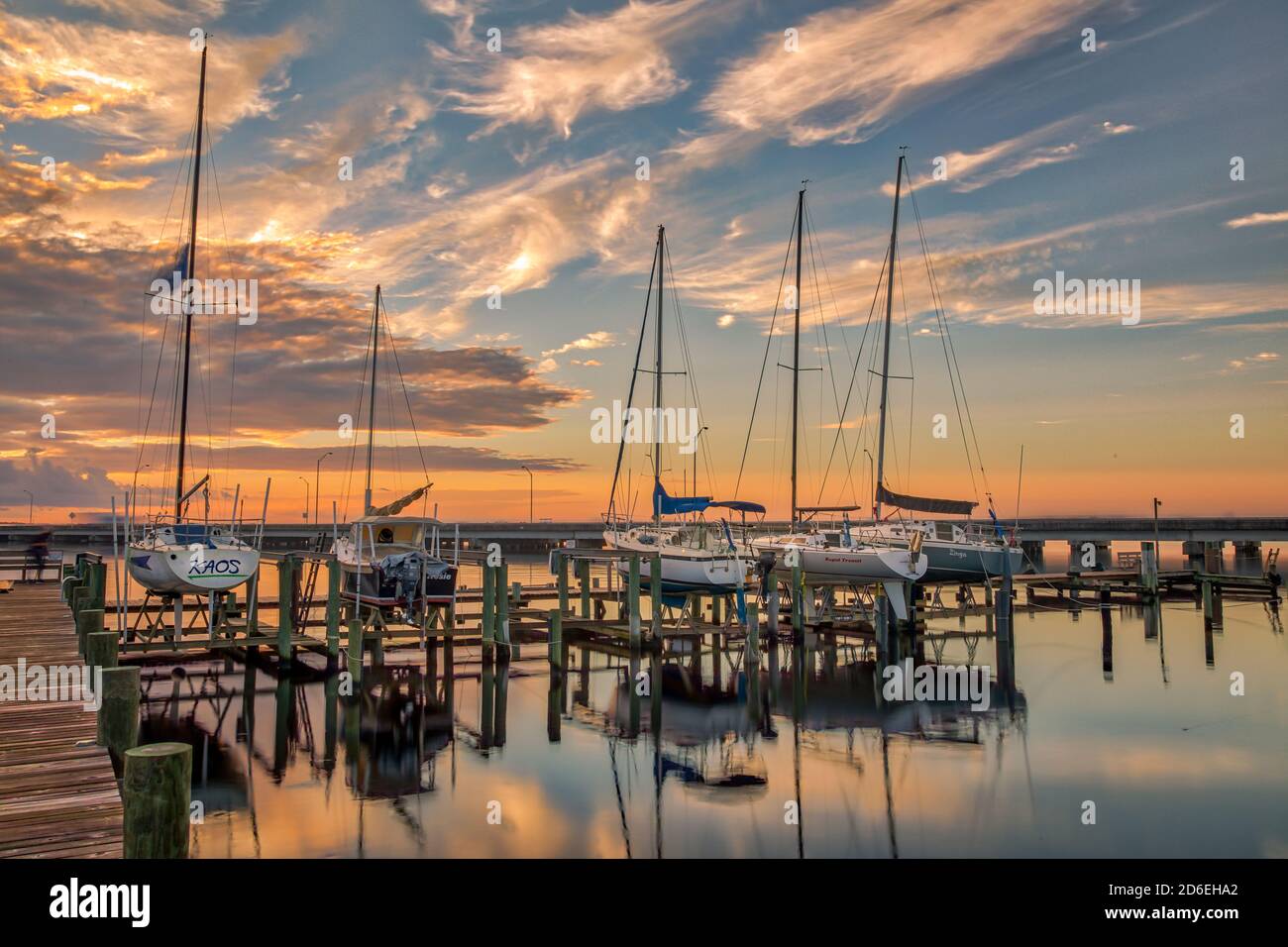 Smooth sailing hi-res stock photography and images - Alamy