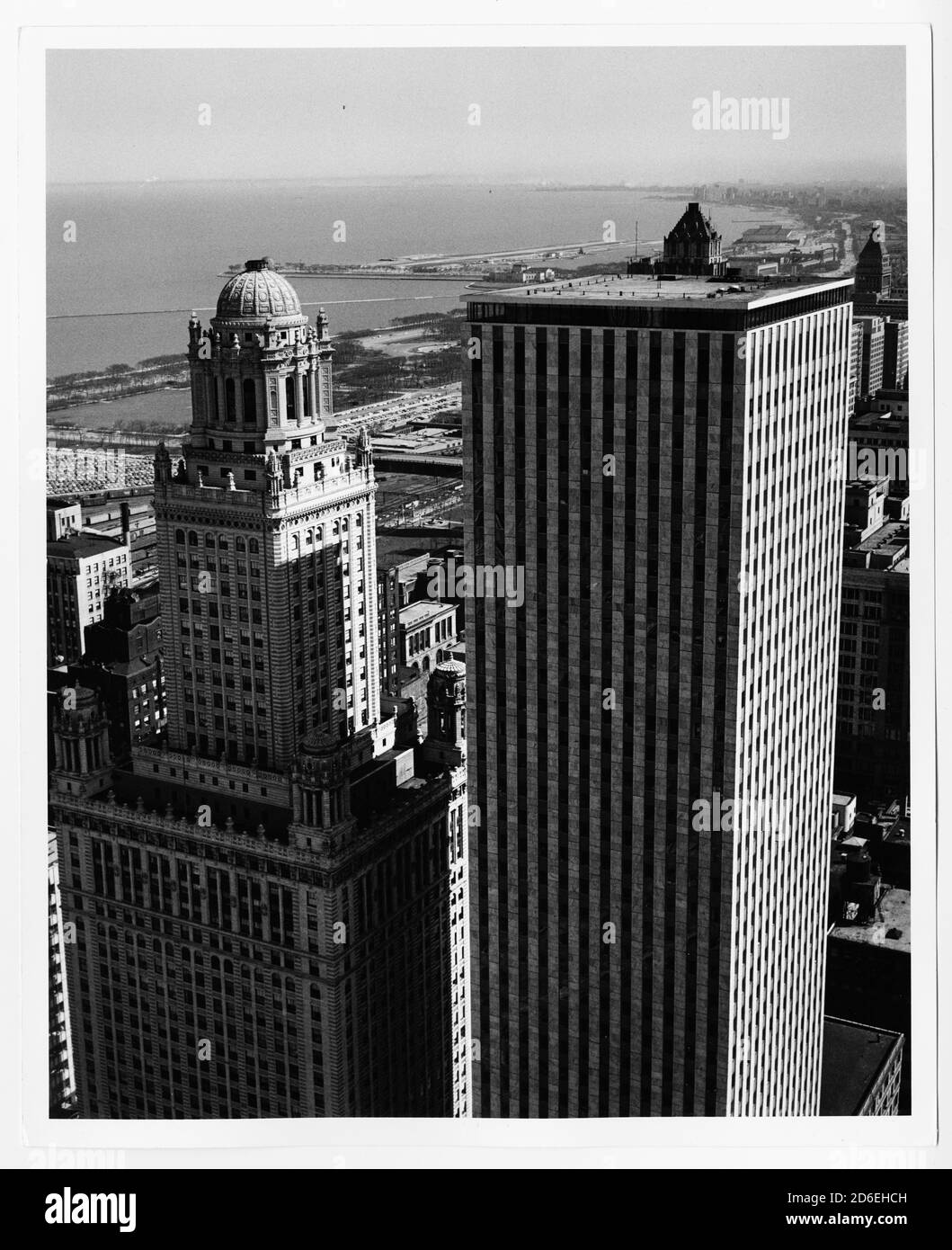 Pure oil building chicago hi-res stock photography and images - Alamy